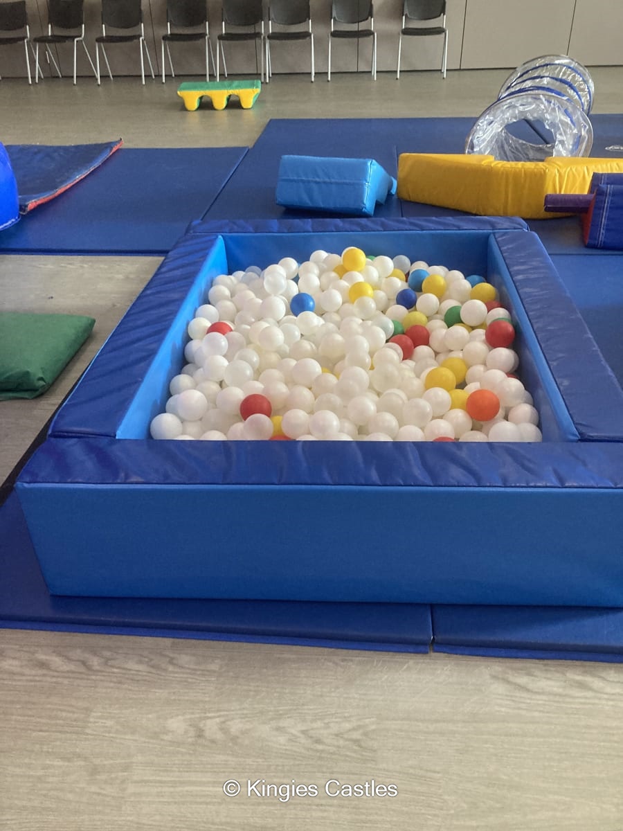 Blue Soft Play Party Package - Bouncy Castle Hire in croydon | Kingies ...